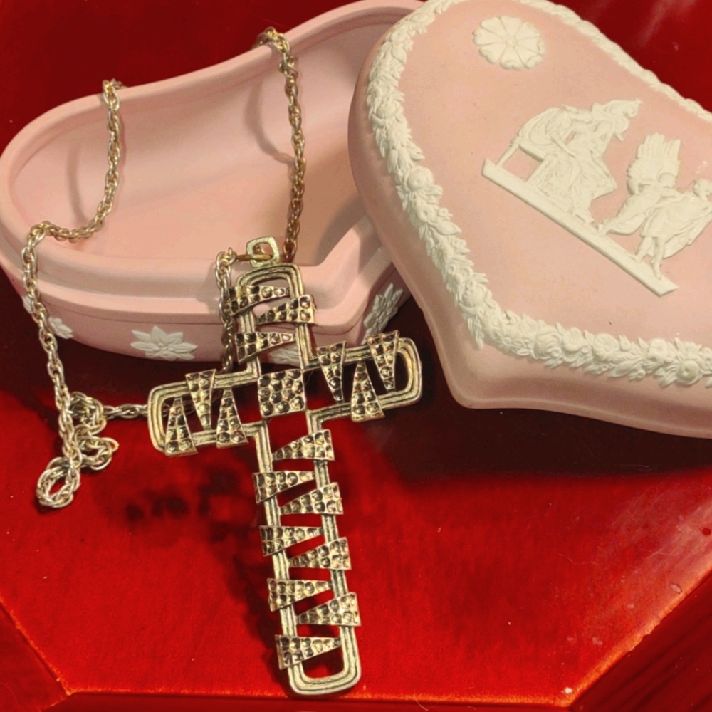 Old Vintage Gold Cross On Gold Chain - Gem